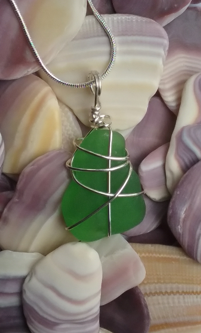 Kelly Green Beachglass Necklace – Borders Beach Shop
